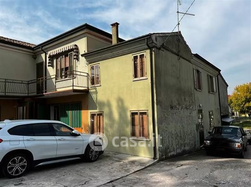 Case in vendita a Lendinara in zona Ramodipalo-Rasa - Casa.it