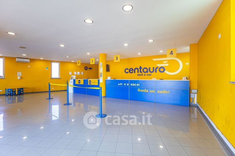 Locale commerciale in Affitto in Via Portuense 2485 a Fiumicino - 500mq ...