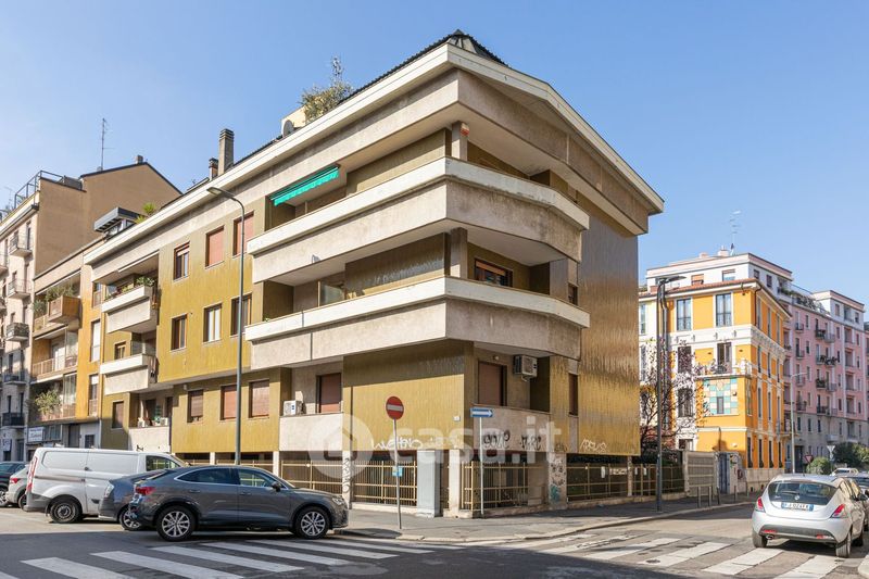 Case con giardino comune in vendita a Milano vicino alla fermata metro ...