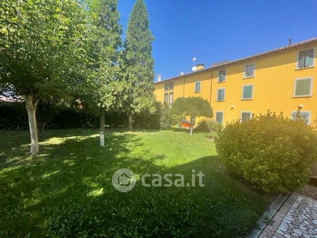 Casa indipendente in Vendita in Strada Cadiane a Modena - 605mq - Casa.it