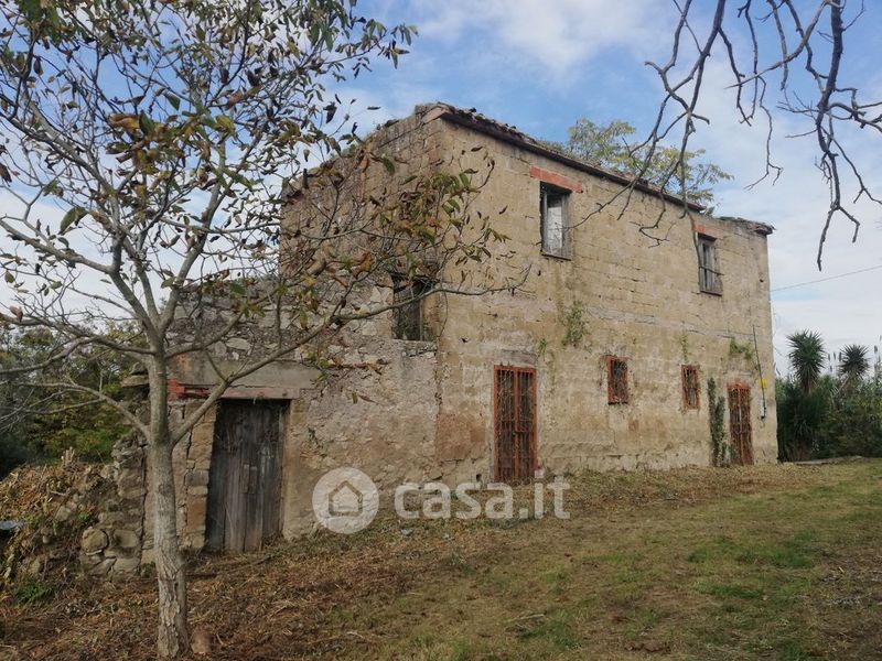 Rustico, casale in Vendita in Via Montevergine a Ruviano - 200mq - Casa.it