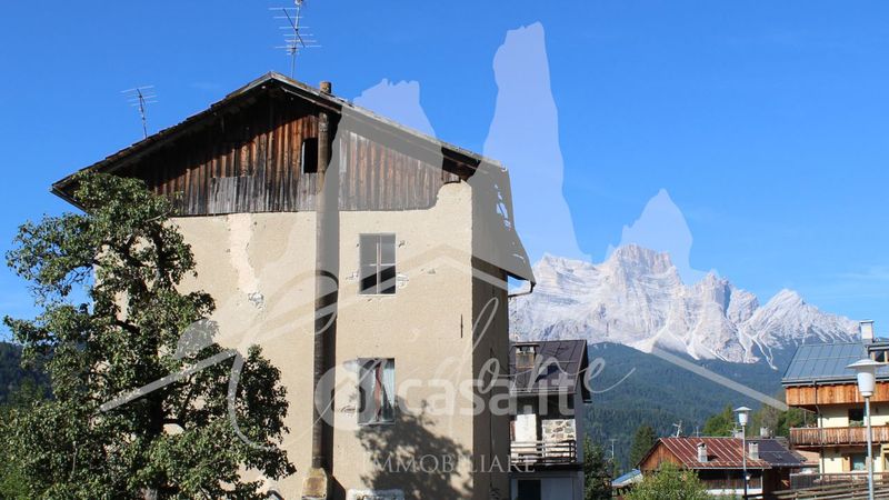 Edifici, stabili e palazzi in vendita a Vodo Cadore in zona Vinigo ...