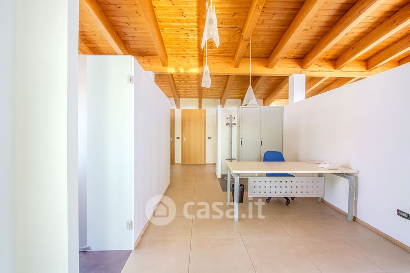 Ufficio in Affitto in Via Volturno 10 a Rozzano - 180mq - Casa.it