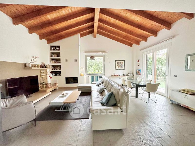 Case in vendita a Noviglio in zona Santa Corinna - Conigo - Casa.it