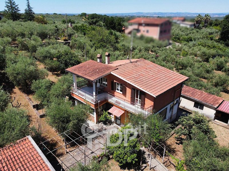 Casa indipendente in Vendita in Via dell'Uliveto 18 a Palombara Sabina ...