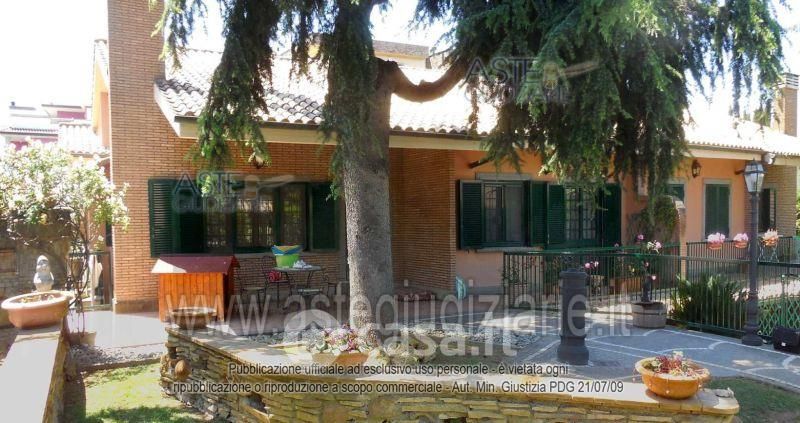 Villetta a schiera in Vendita in Via Monasterace 43 a Roma - 156mq ...