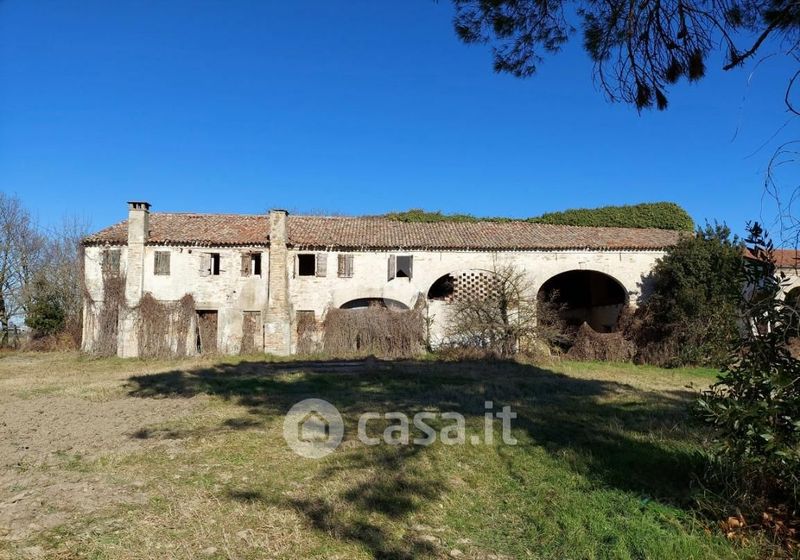 Rustici, casali in vendita a Arzergrande in zona Vallonga - Casa.it