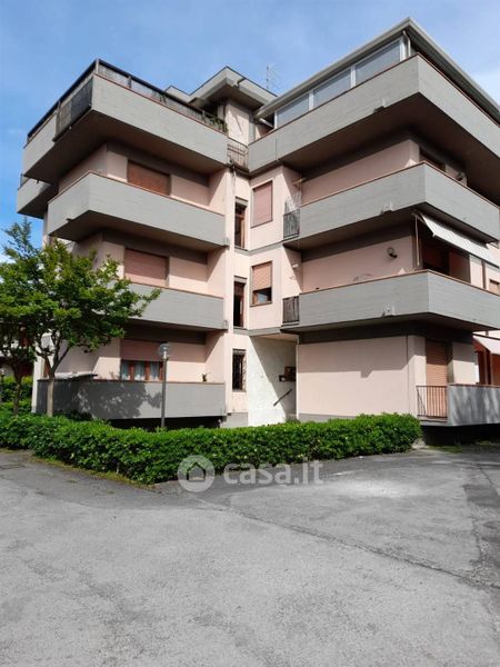 Appartamenti in affitto breve a Massa in zona Marina di Massa - Casa.it