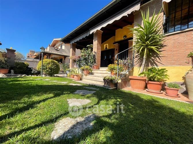 Villa in Vendita in Via Carlo Bonucci a Roma - 150mq - Casa.it