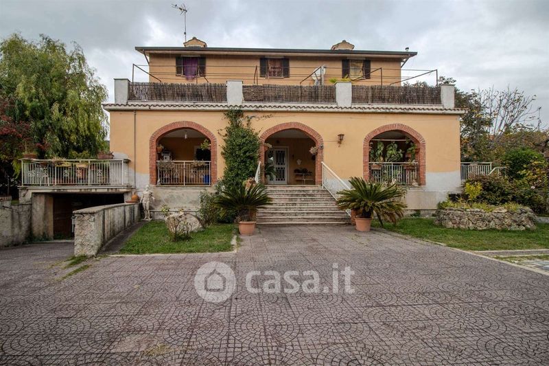 Case con giardino privato in vendita a Fara in Sabina in zona Campo ...