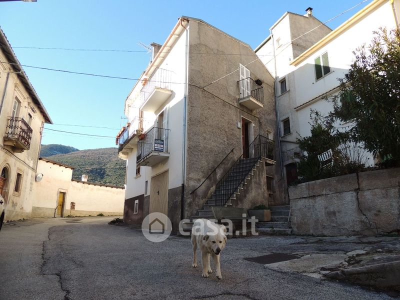 Casa indipendente in Vendita in zona Centro a Ofena - 59mq - Casa.it