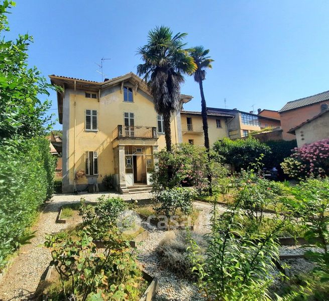 Villa in Vendita in Via Roma a Almese - 500mq - Casa.it