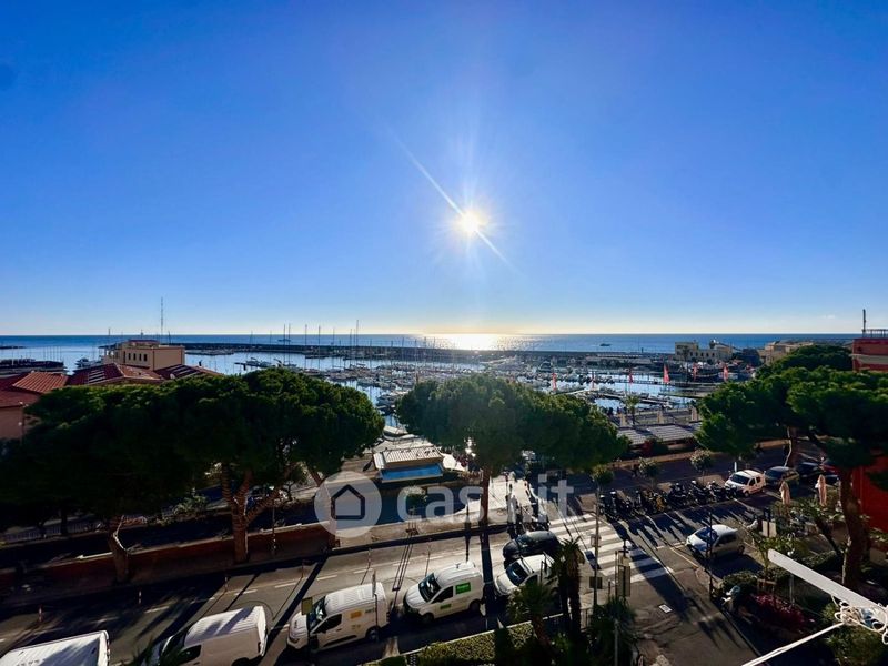 Trilocale in Vendita in Piazza Sardi 6 a Sanremo - 70mq - Casa.it