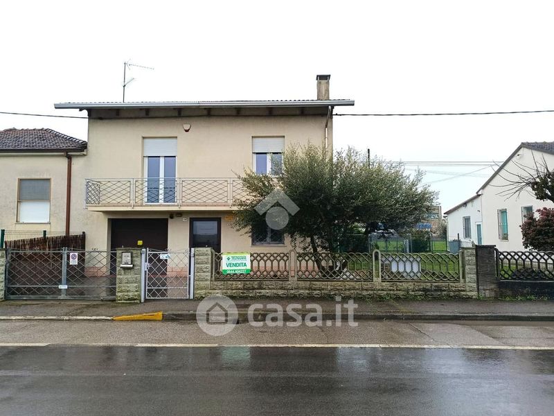 Casa bifamiliare, trifamiliare in Vendita in Via Villanova 186 a ...