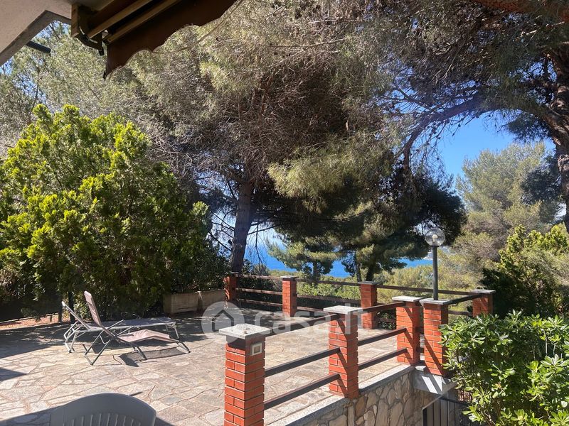 Villetta a schiera in Vendita in Viale Piemonte a Andora - 140mq - Casa.it
