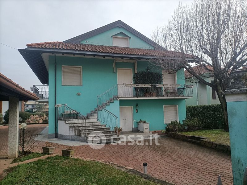 Case con giardino privato in vendita a Arcisate in zona Centro - Casa.it