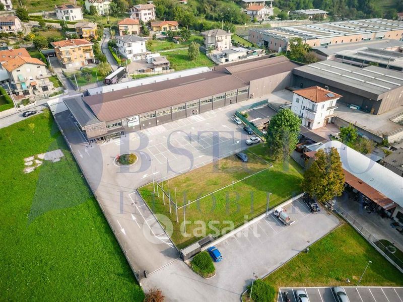 Capannoni in vendita a Suello - Casa.it