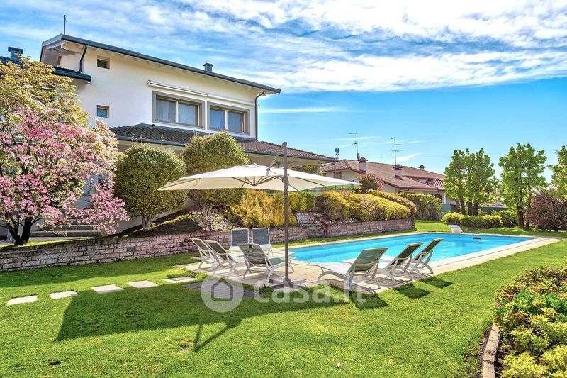 Case con piscina in vendita a Cermenate - Casa.it