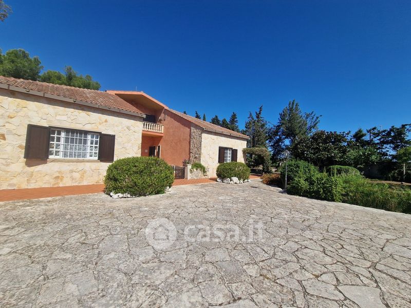 Villa in Vendita in Via Merine a Lecce - 400mq - Casa.it