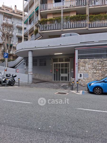 Box/posto auto in Vendita in Via Angelo Orsini 68 a Genova - 38mq - Casa.it