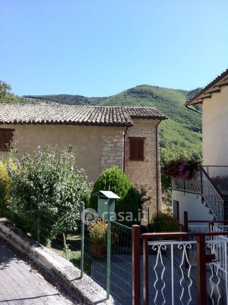Rustico, casale in Vendita in Località Sorti 39 a Sefro - 140mq - Casa.it