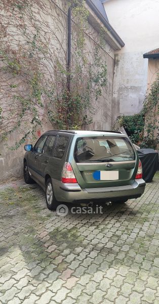 Box o posti auto in vendita da privati a Milano vicino alla fermata ...